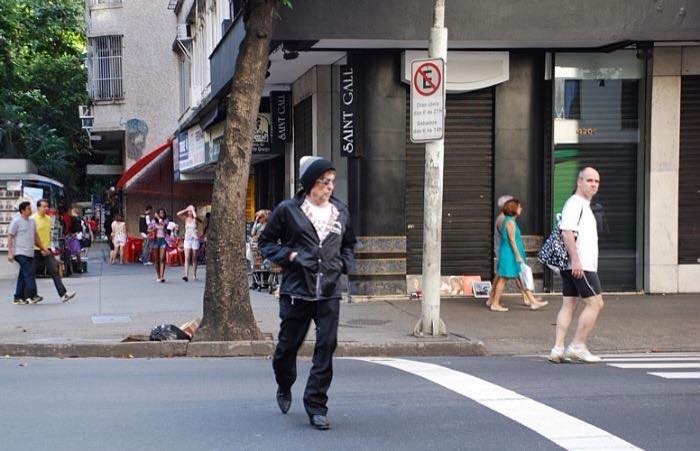 Bob Dylan Walking in the street - photos - NSF News