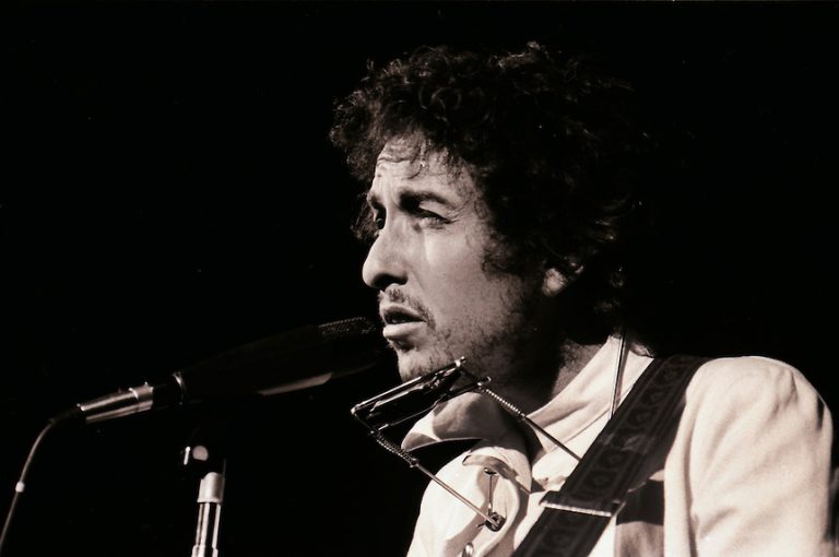 16 Photographs - January 3, 1974 - Bob Dylan & The Band Chicago Stadium - NSF News