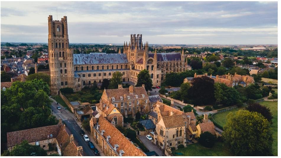 9 Fascinating Locations where Netflix's hit TV show The Crown was shot - NSF News