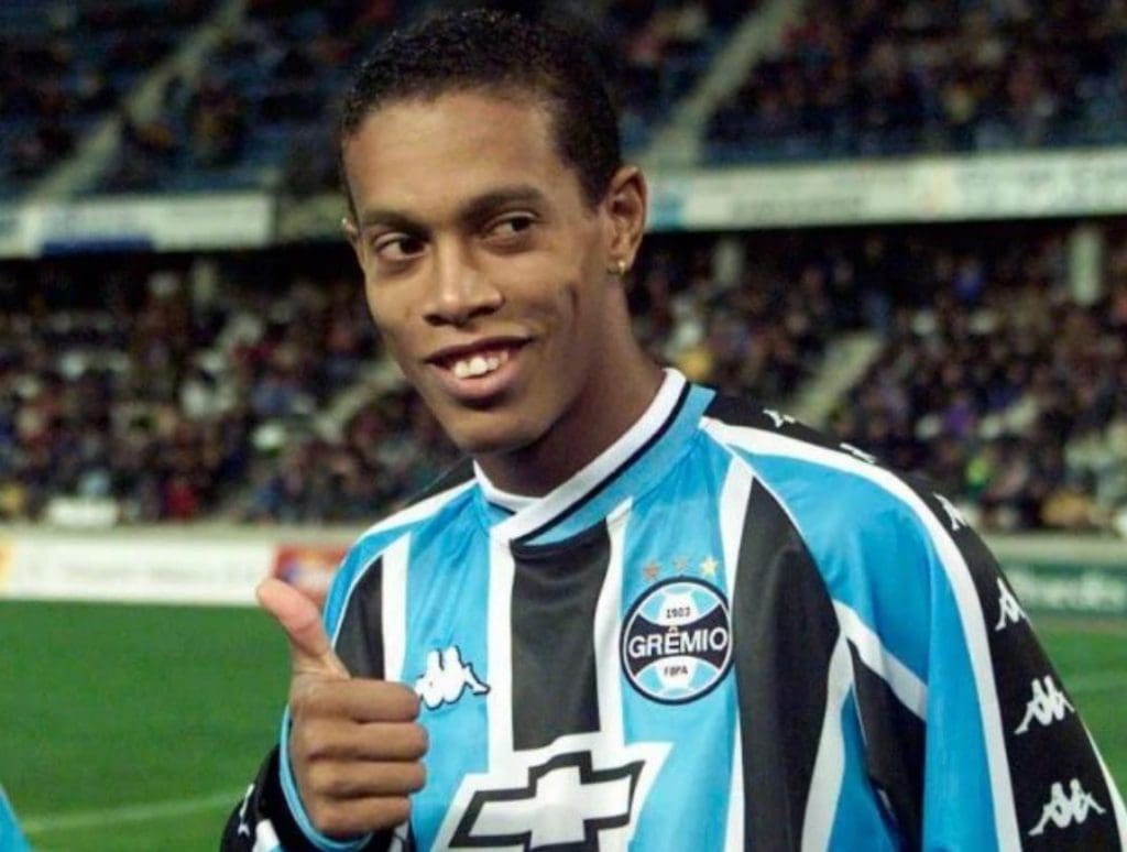19 Rare Ronaldinho Childhood Photos - NSF News