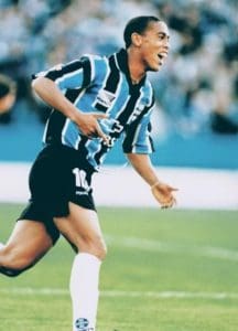 19 Rare Ronaldinho Childhood Photos - NSF Tech